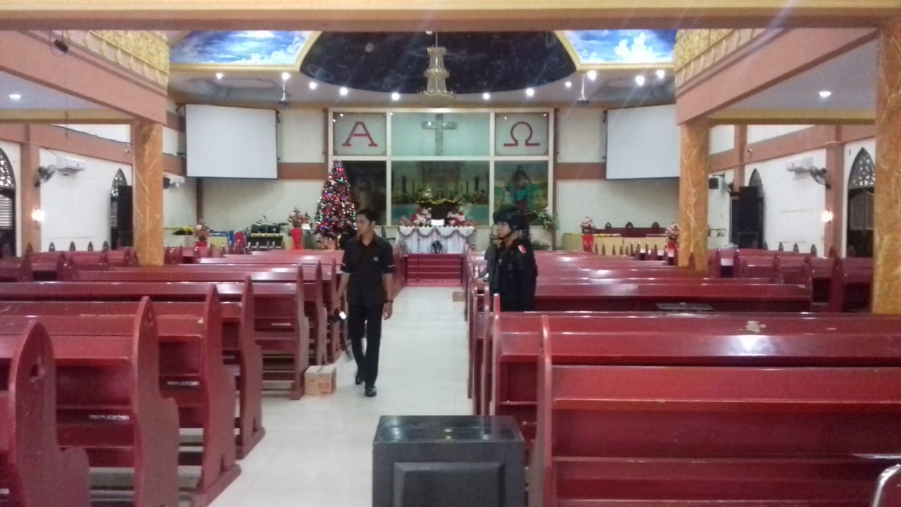 Jelang Natal, Libatkan Anjing Pelacak Gegana Sterilkan 9 Gereja di Banjarmasin - Barito Post