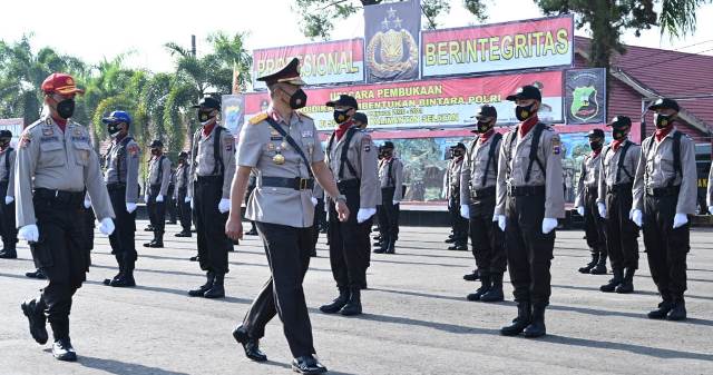 Wakapolda Kalsel Pimpin Upacara Pembukaan Pendidikan Pembentukan Bintara Polri TA.2020 - Barito Post