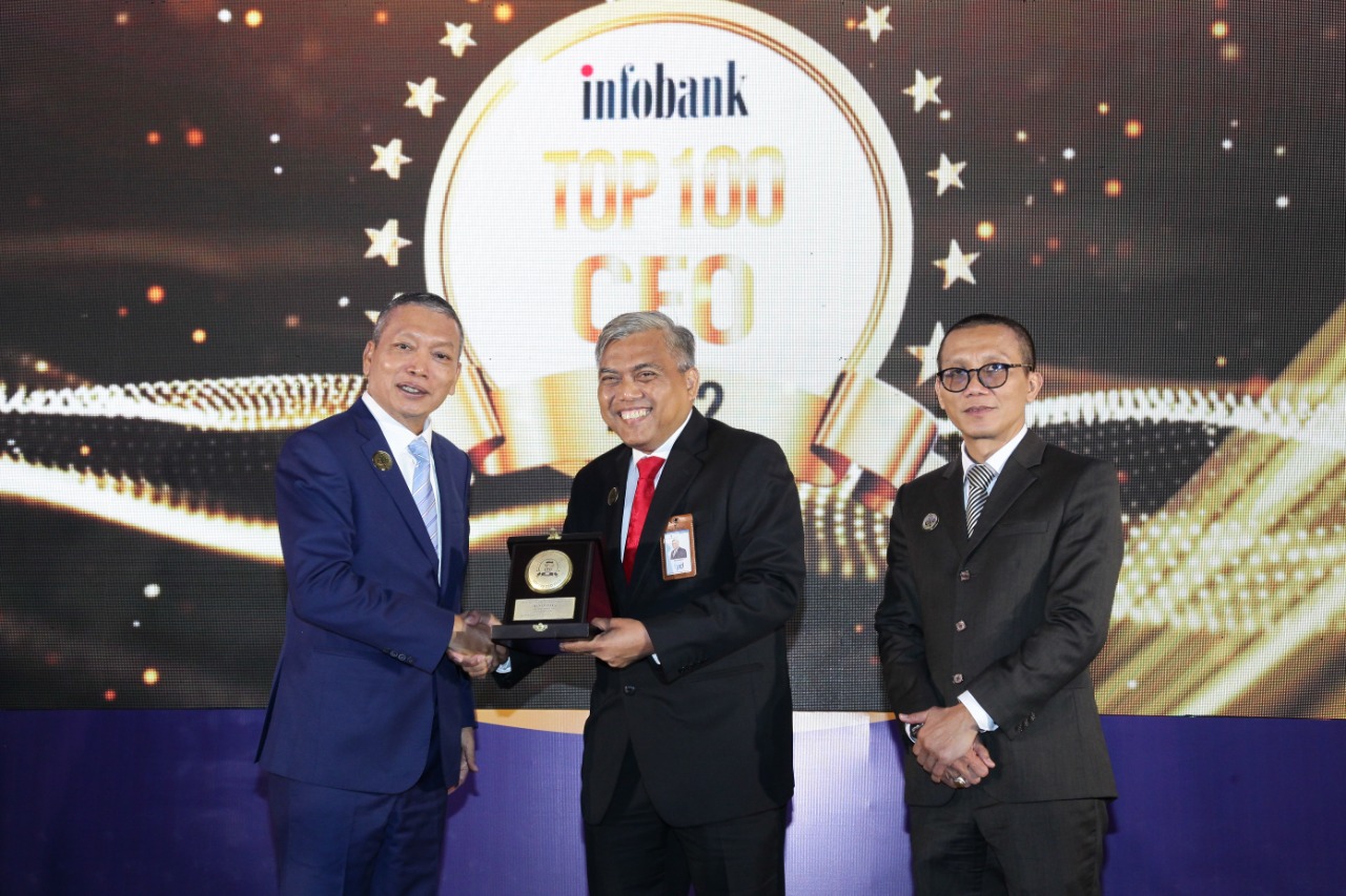 Infobank Direktur Utama Bank Kalsel Didapuk Sebagai Top 100 CEO