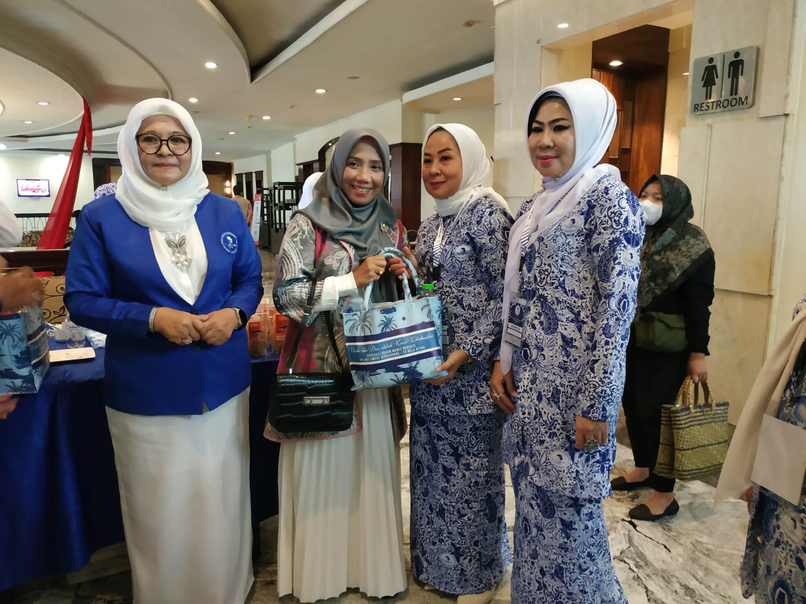 Hj Aida Muslimah Kembali Pimpin IWAPI Banjarmasin - Barito Post