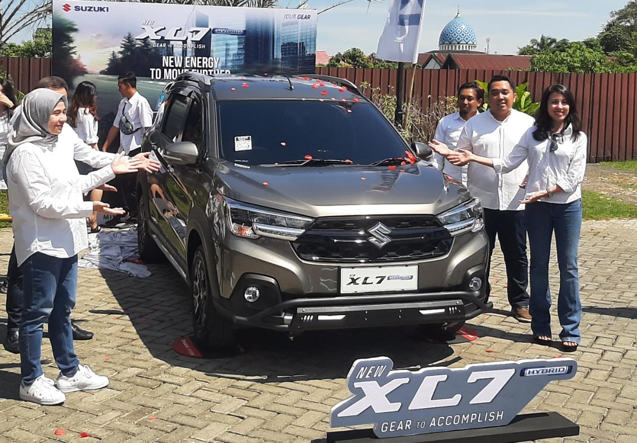Tawarkan Kecanggihan Teknologinya, Suzuki XL7 Hybrid Hadir Di ...