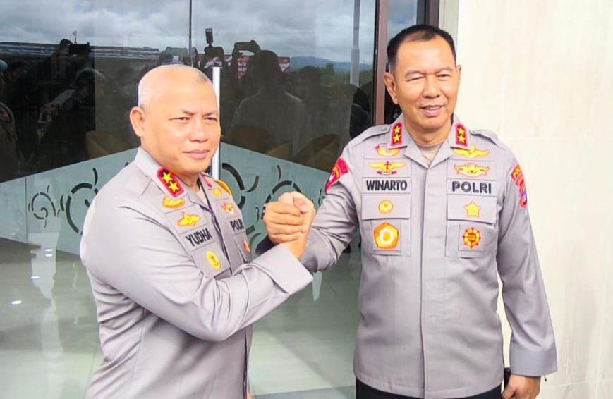 Resmi Jabat Kapolda Kalsel, Irjen Pol Rosyanto Yudha Hermawan Siap Jalankan Perintah Presiden ...